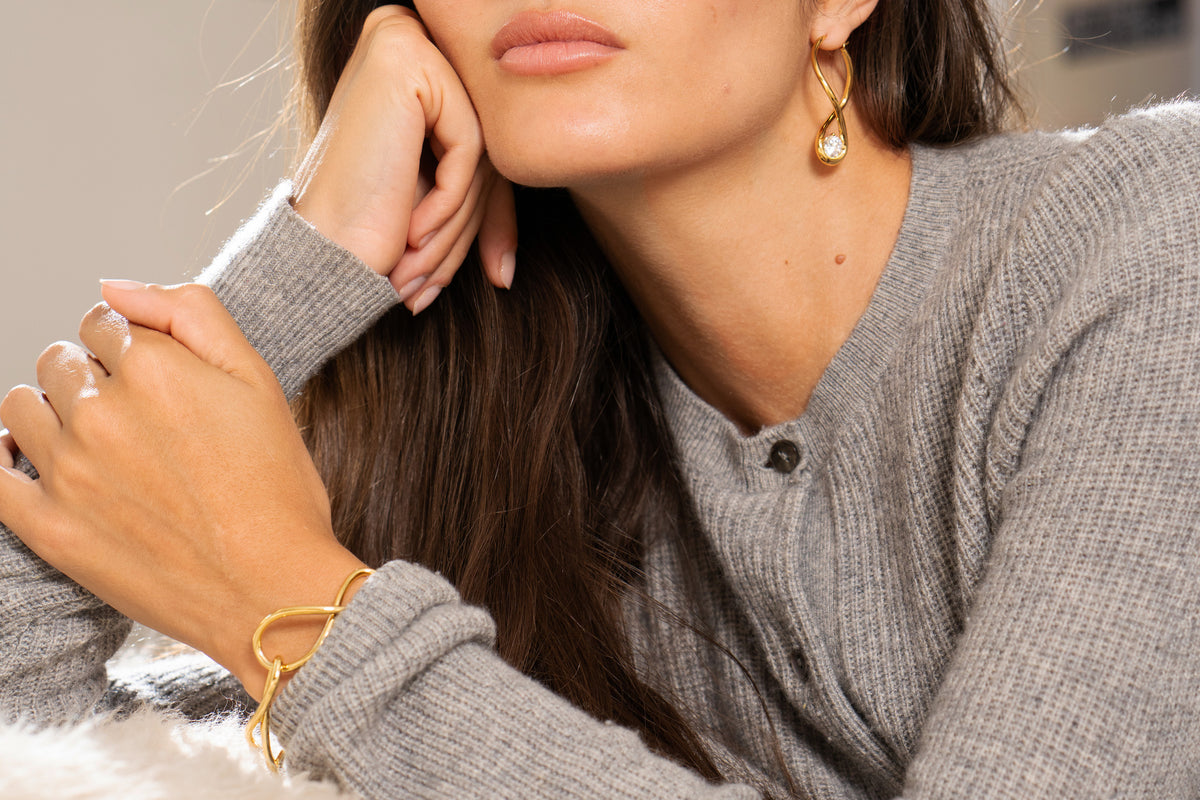 How to Style Minimalist Jewelry for Maximum Impact – CURATEUR